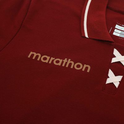 Polo Piqué Universitario 100 Años Banderín | Marathon Sports Perú